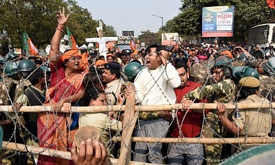 Odisha's major parties take to street with farmers at centre