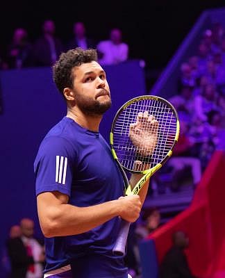 Tsonga defeats Kokkinakis, reaches Brisbane International 2nd round