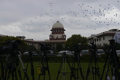 SC lawyer slapped with contempt for naming Nariman