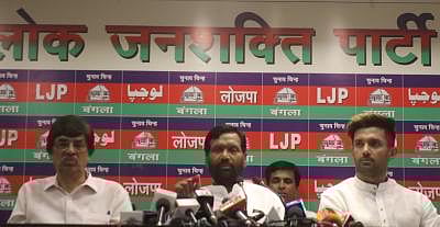 Paswan censures opposition over PM's caste debate