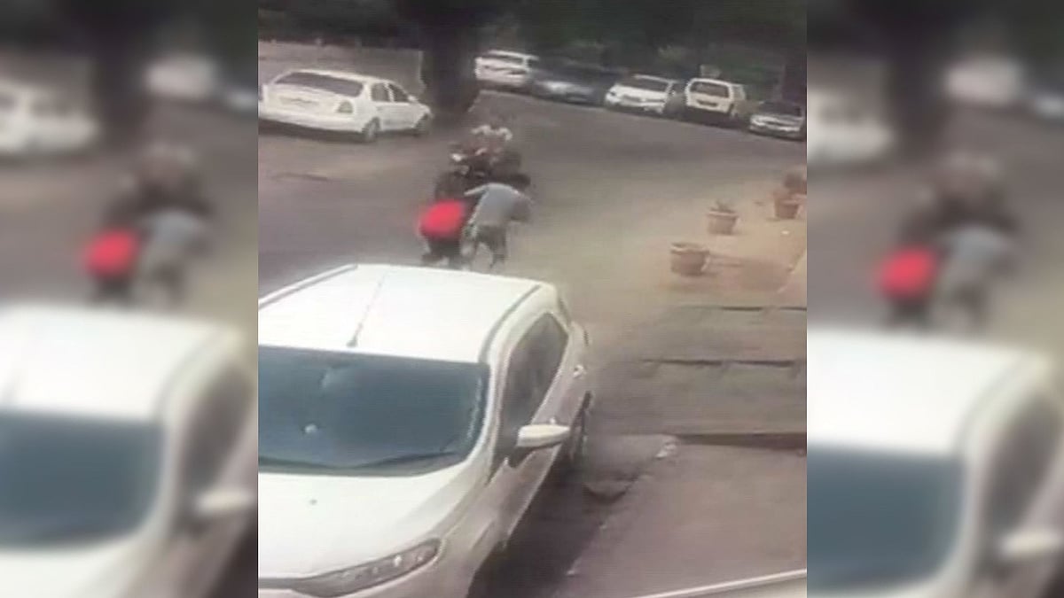 Watch: Two Bike-Borne Chain Snatchers Attack Woman in Delhi