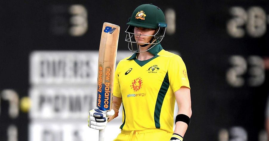 Steve Smith Relays Commentator’s Input to Finch During 3rd T20I