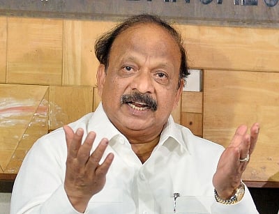 Congress dissolves Karnataka unit, spares Gundu Rao