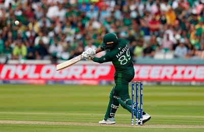 Sohail leads Pakistan to 308/7 against SA