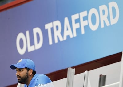 Rohit signals to Jadeja 'You are strong', video goes viral