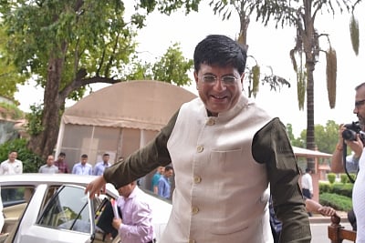 Goyal slams Congress over Rae Bareli coach factory