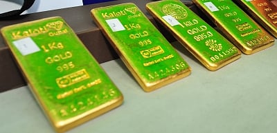 Gold hits life-time high of Rs 38,070 per 10 gram
