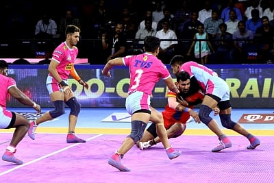 PKL 7: UP Yoddha beat league leaders Pink Panthers