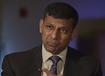 Post faux pas, Twitter shows Rajan slamming Goyal over economic data