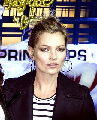 Supermodel Kate Moss flaunts her toned legs