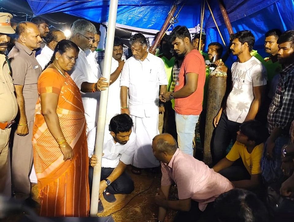 Two-Year-Old Sujith Wilson Stuck in Borewell: 2-Yr-Old Tamil Nadu Boy ...