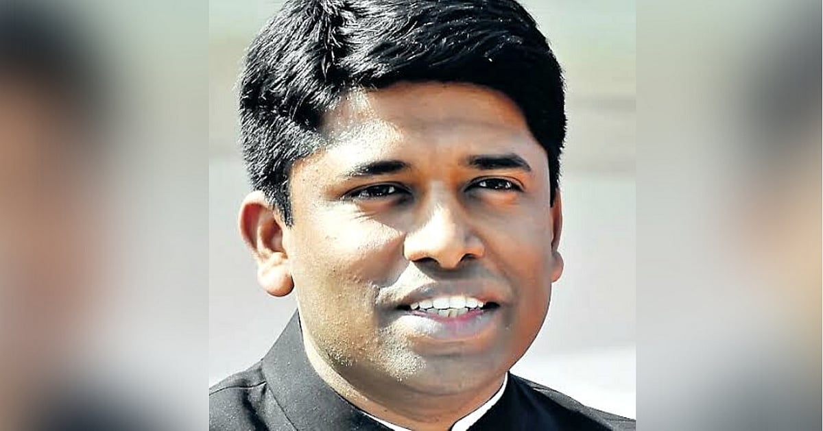 Kannan Gopinathan Released After Being Detained Before AMU Event