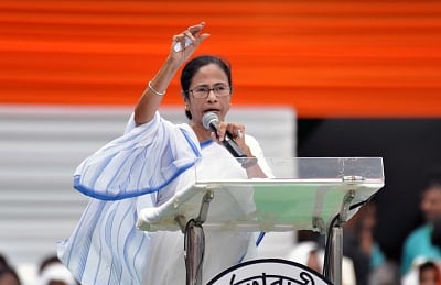 Mamata offers 'business with a smile' to investors