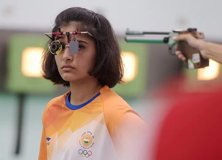 VIDEO: Manu Bhaker Started Shooting at 14 and Became World Number One 2 ...