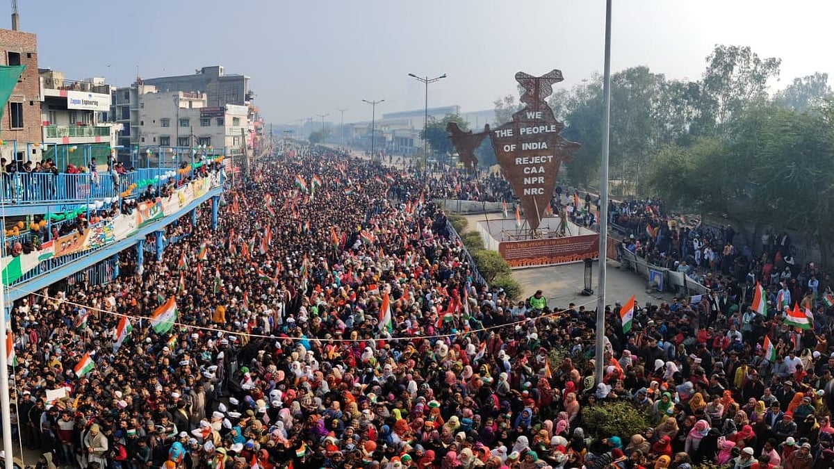 Massive Crowd Gathers To Witness Flag Hoisting At Shaheen Bagh