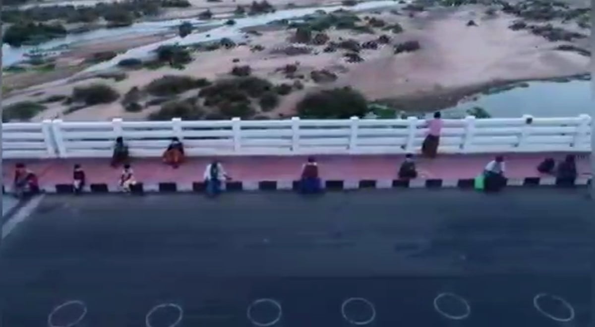 Coronavirus (COVID-19) Lockdown in Trichy, Tamil Nadu: Hundreds Gather ...