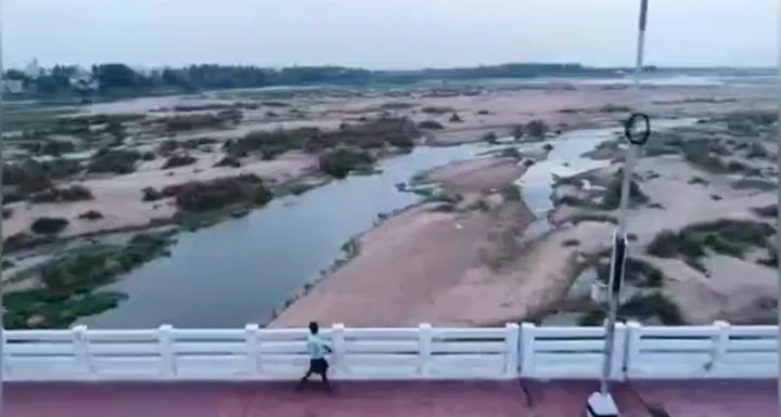 Coronavirus (COVID-19) Lockdown in Trichy, Tamil Nadu: Hundreds Gather ...