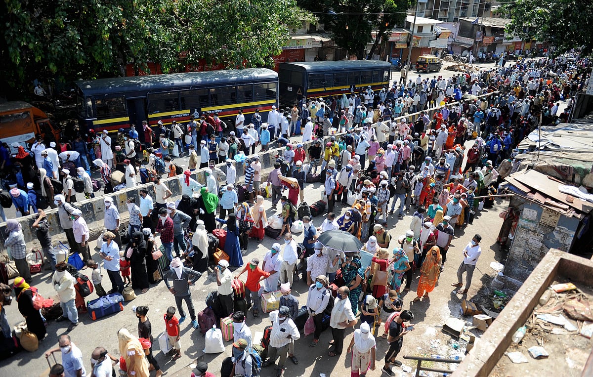 Migrants Stranded in Mumbai as Centre & State Spar Over Trains