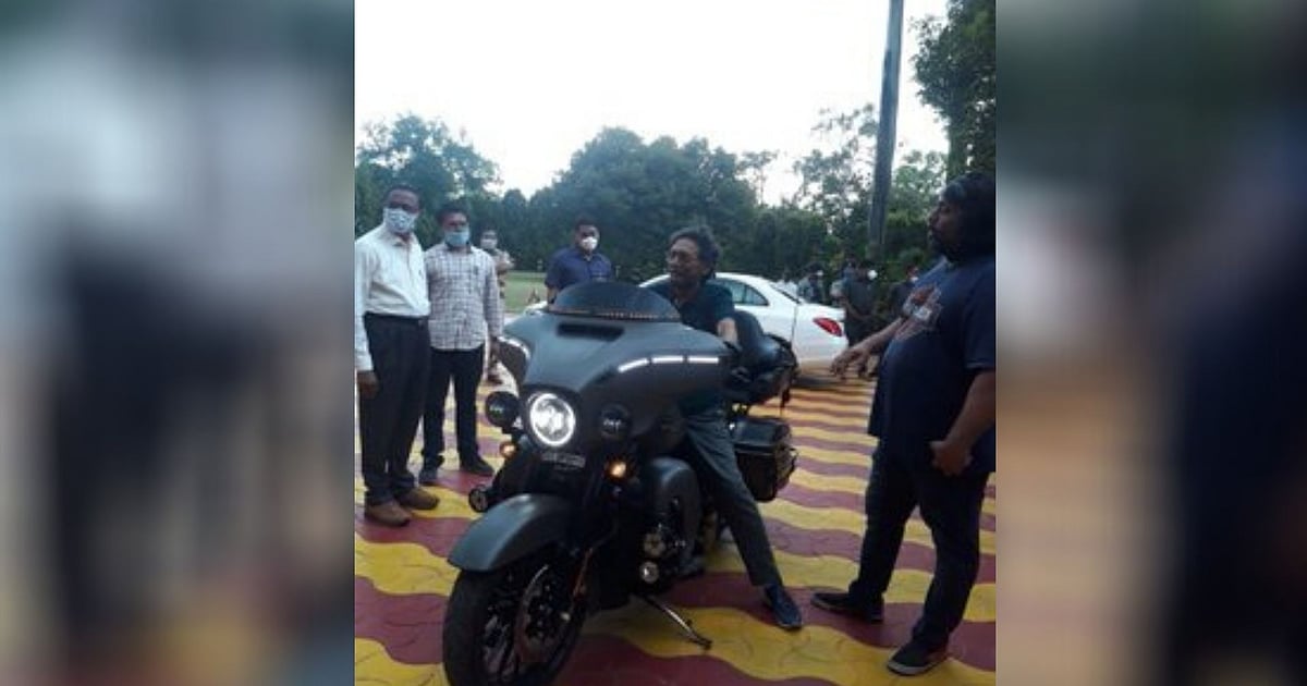CJI SA Bobde Rides Harley Davidson in Nagpur| Rider of Justice: Twitter ...