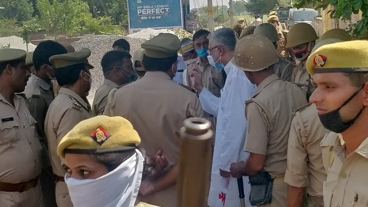 TMC MPs Stopped, Clash with Police on Way to Hathras Victim’s Home ...