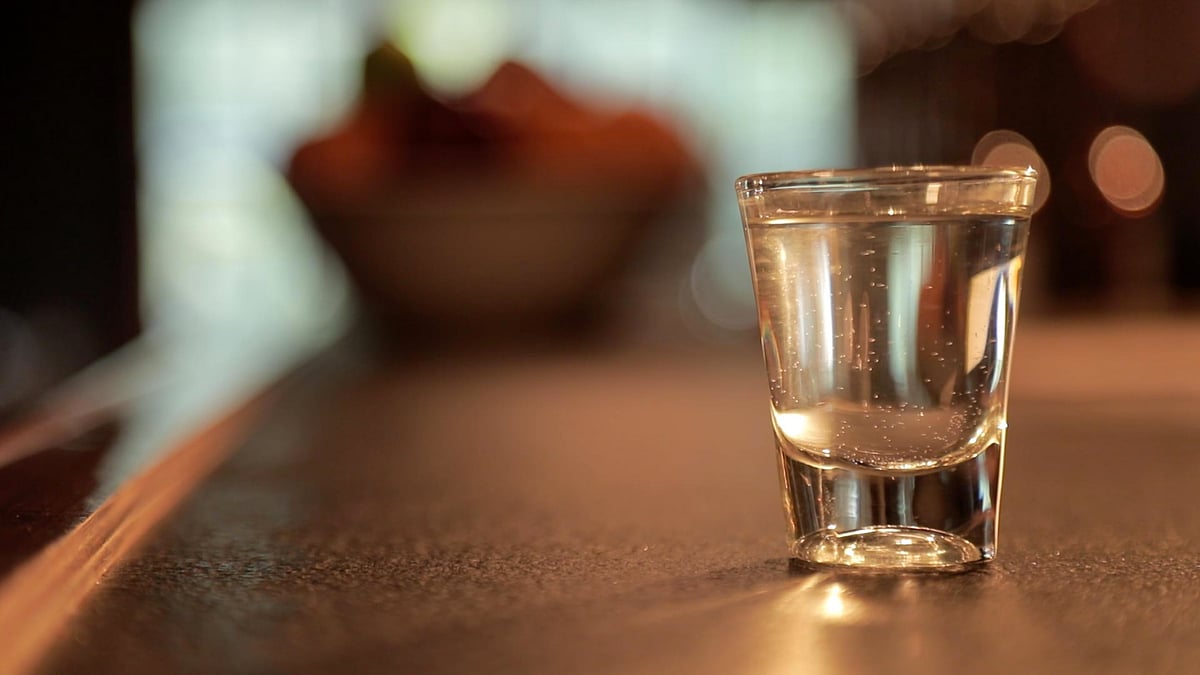 VIDEO: India's top bartender shows how to make an apple cinnamon mojito ...