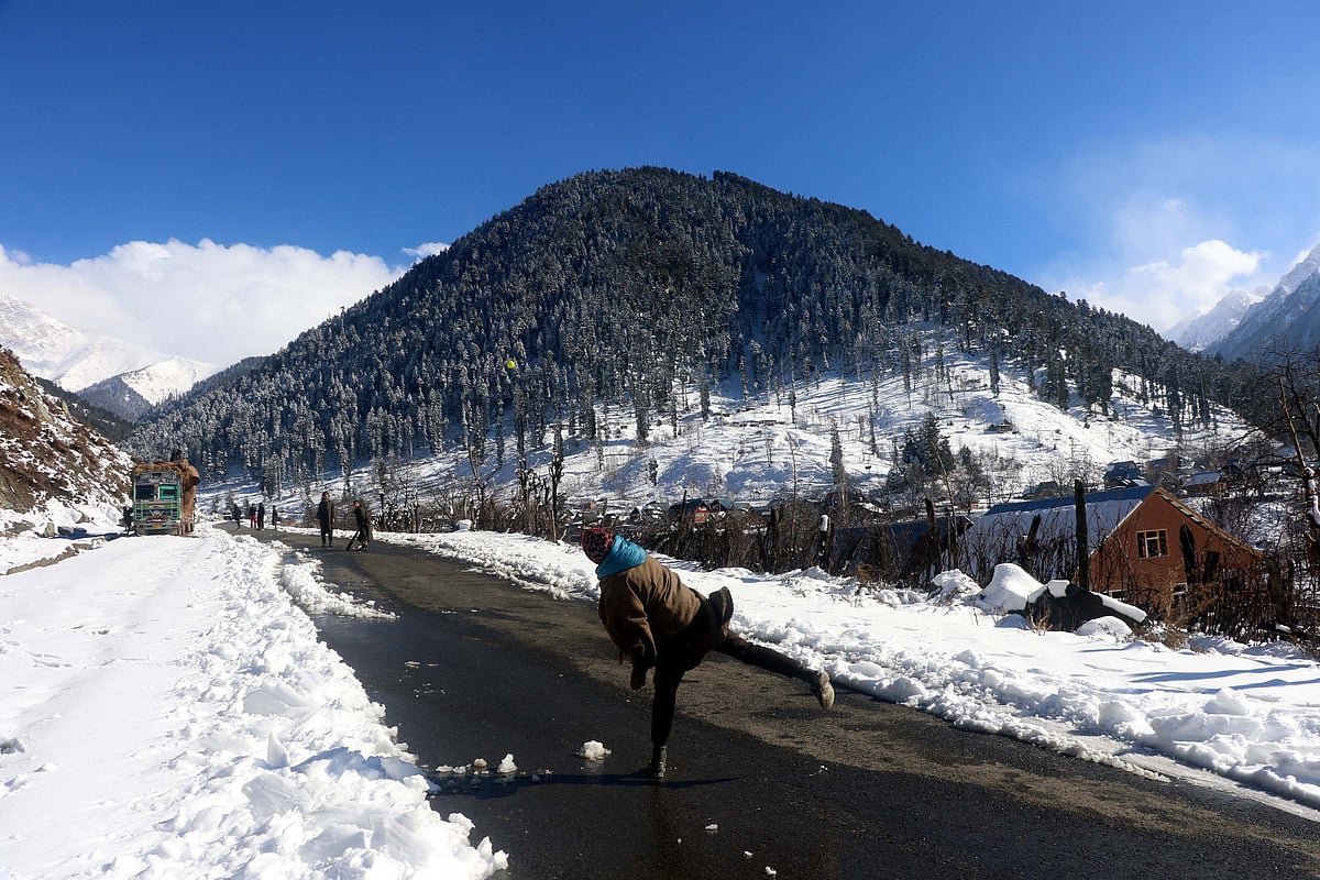 In Photos: Breathtaking Jammu & Kashmir After Season’s First Snow