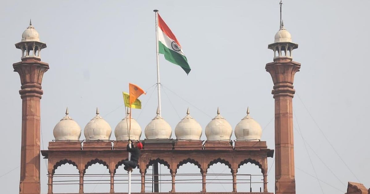 Farmers Tractor Rally: No Tricolour Was Not Replaced By Nishan Sahib at ...