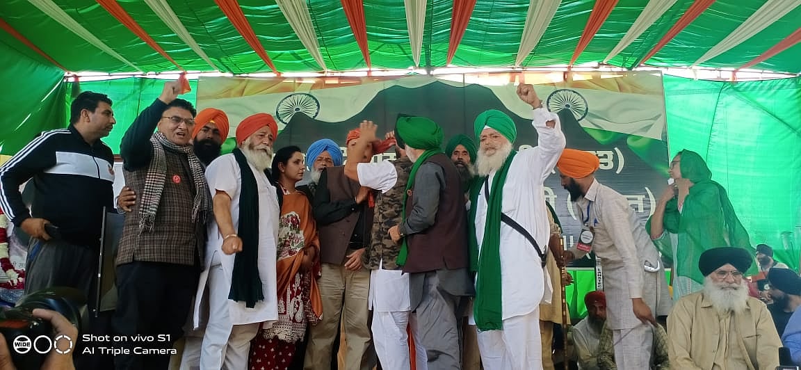 Bhagat Singh’s Kin Attend Farmers’ Pagdi Sambhal Diwas at Singhu Border