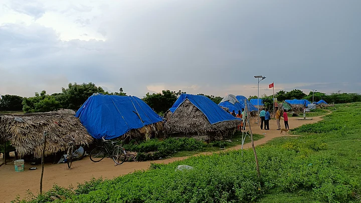 Teacher Day: Government School Teacher is Educating Children From ...