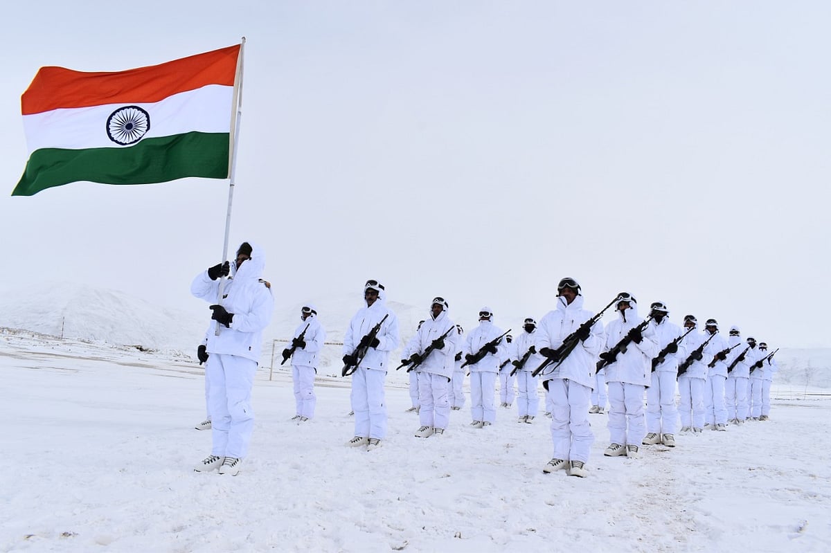 Republic Day Celebrations: ITBP Personnel Hoist Flag at Altitude of ...