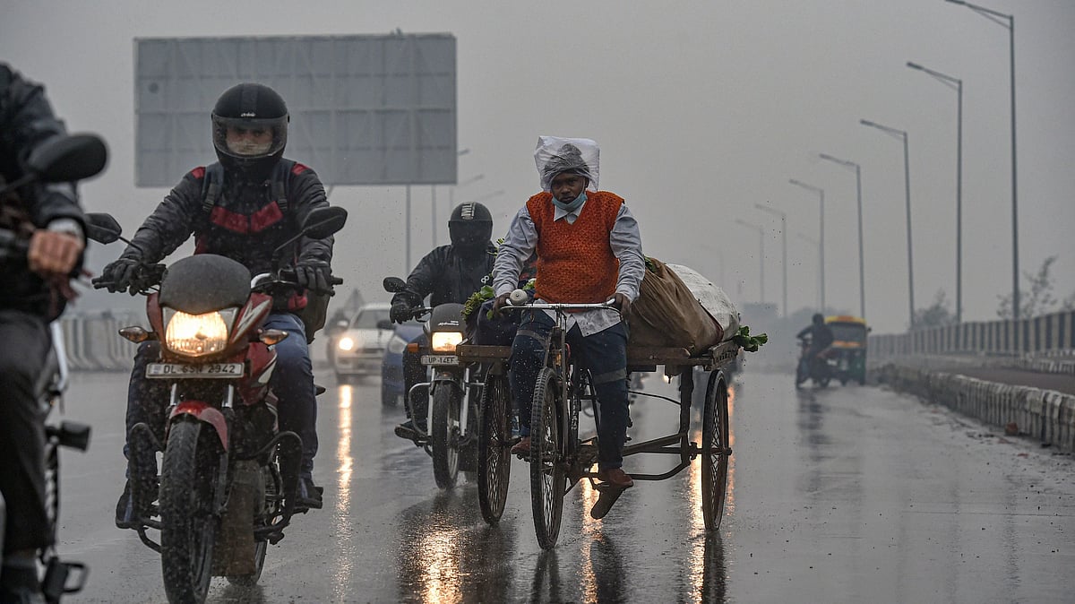 Delhi Wakes Up to Rainy Morning, Showers Likely to Continue Through the Day