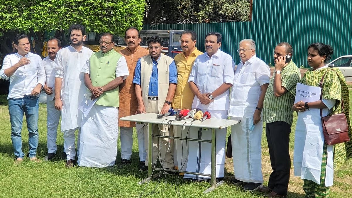 Congress MPs From Kerala Claim They Were 'Manhandled' During Protest ...