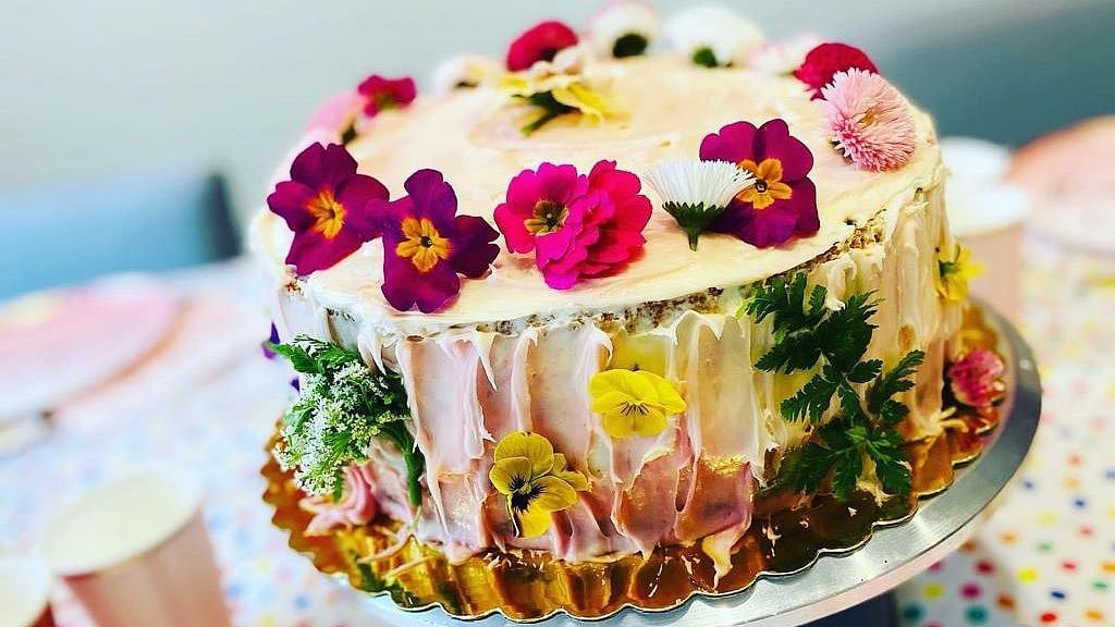 Rose Falooda Cake Recipe | Queen Elizabeth Platinum Jubilee Pudding ...