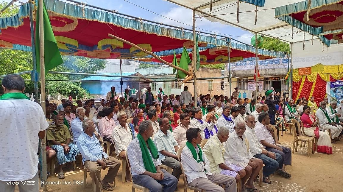 Devanahalli Framers Oppose Land Acquisition by Karnataka Government ...