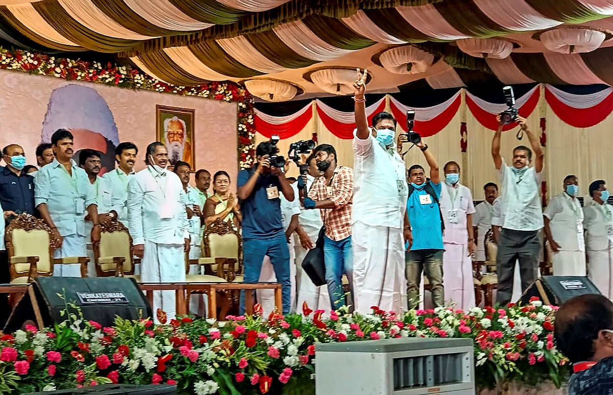 AIADMK Leadership Crisis Tamil Nadu Live Updates: OPS Expelled as Party ...