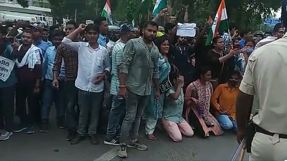 Patna: BPSC Candidates Lathicharged by Police for Protesting Over Exam ...