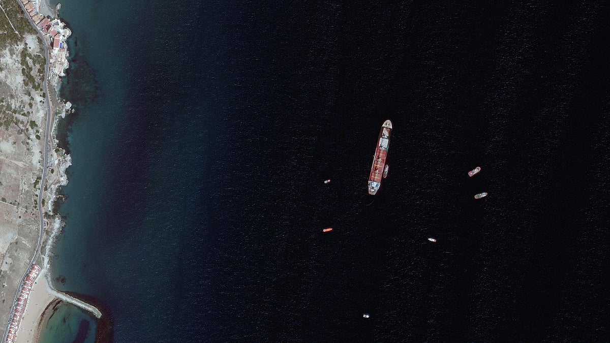 In Pics: Ships Collide Off Gibraltar, Cause an Oil Leak
