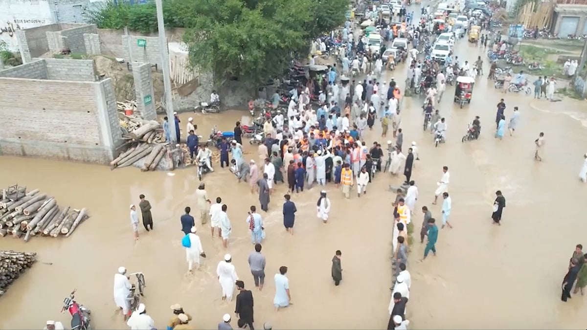 Pakistan Floods: Indus Overflowing Individuals and NGOs Come Forward ...