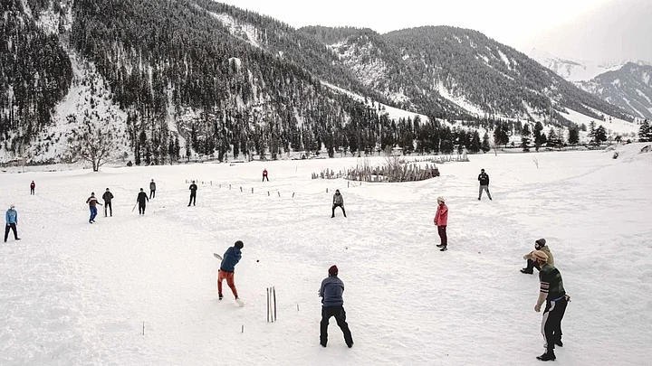 In Photos: Amid Sub-Zero Temps, Snow Cricket Returns to Kashmir's Frozen Pitches