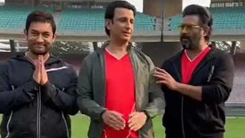 '3 Idiots' Actors Aamir Khan, Sharman Joshi and R Madhavan Reunite For ...