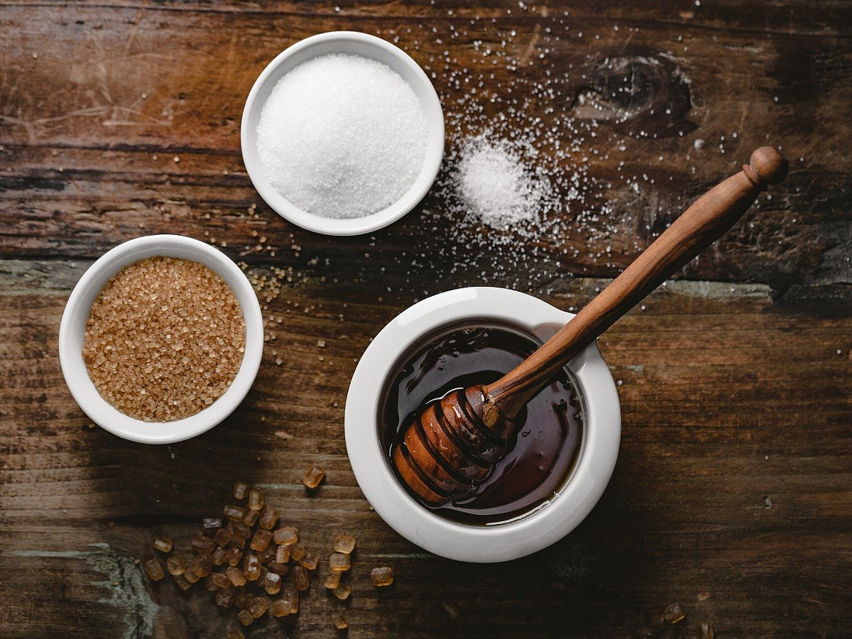 Honey vs Sugar: Composition, Benefits, Side Effects and More