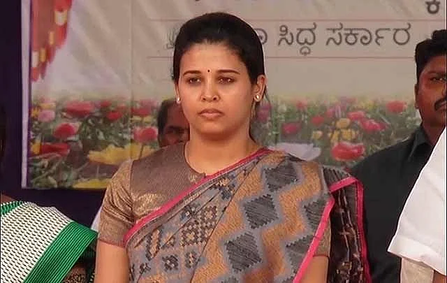 Karnataka Officers' Epic Spat: Who Are IPS Officer Roopa Moudgil & IAS ...