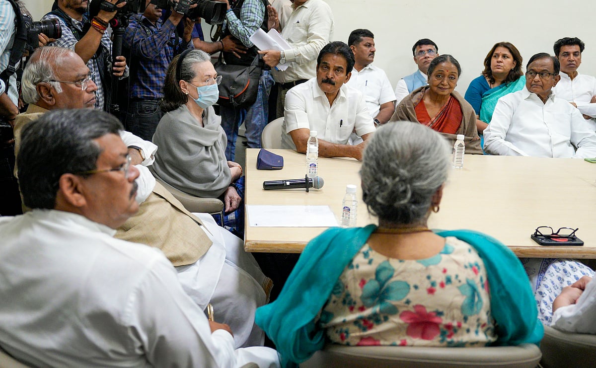 Rahul Gandhi News LIVE Update: Congress Meet Underway; Party Workers ...