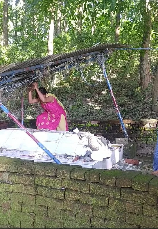 Hindutva Leader Radha Semwal Dhoni Demolishes Mazars, Fights BJP and ...