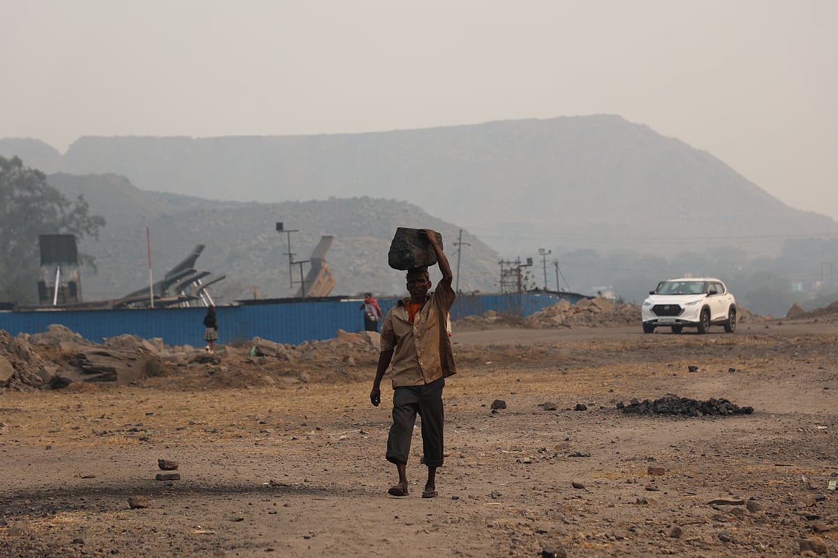 Video | ‘Ground Sinking, Houses Are Cracking Up’: People of Jharia Fear ...