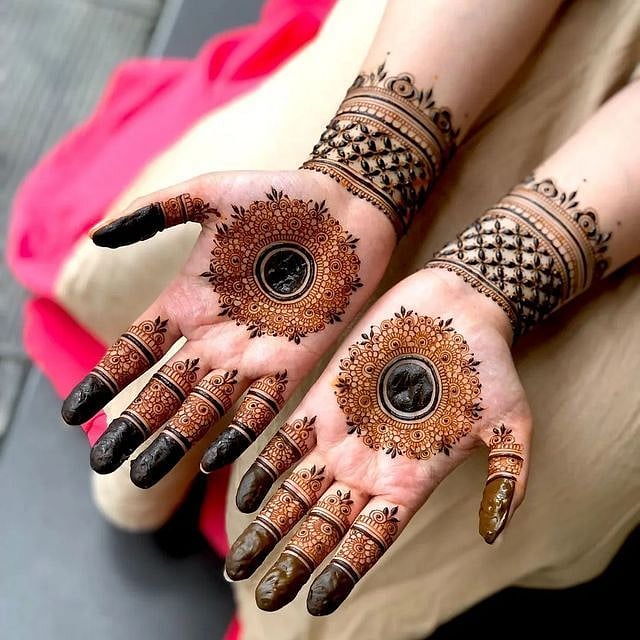 Diwali 2023 Mehndi Designs: Simple and Unique Front and Backhand Mehndi ...
