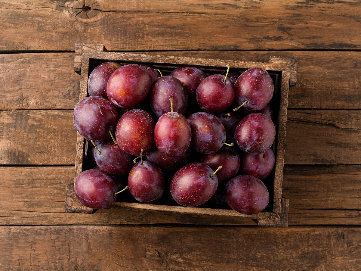 8 Impressive Health Benefits Of Plums