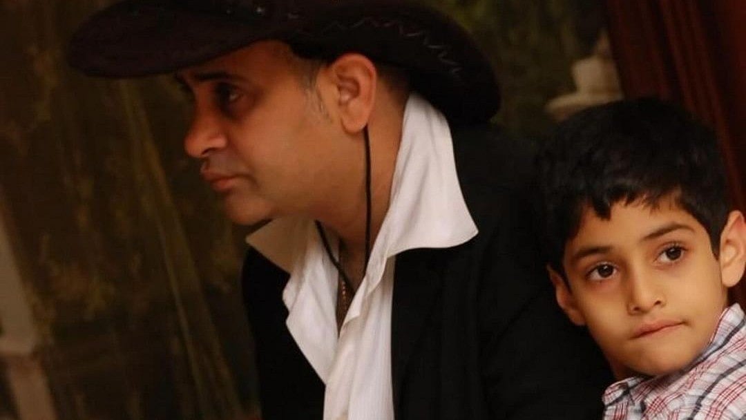 Agastya Nanda Shares Pictures With Dad Nikhil Nanda in Latest Insta ...