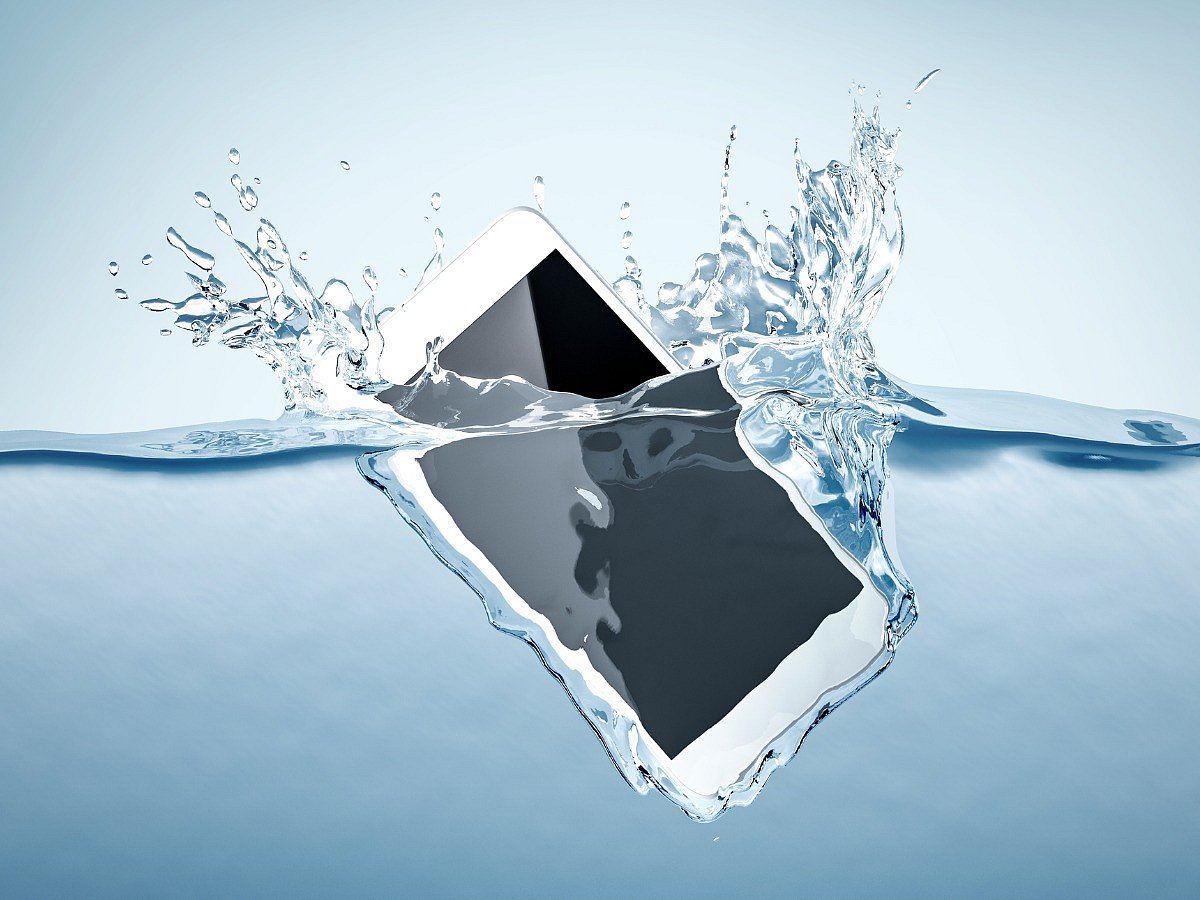 Apple's Guide To Revive Wet iPhone: Steps To Follow