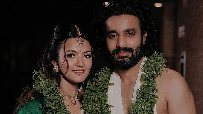 Malayalam Actors Aparna Das & Deepak Parambol Tie The Knot in Kerala